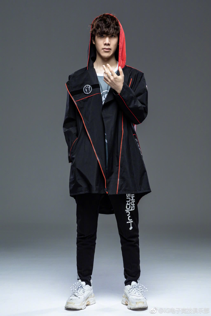 S8全球总决赛IG出征服定妆照，Jackeylove颜值担当！|定妆|总决赛|帅哥_新浪新闻