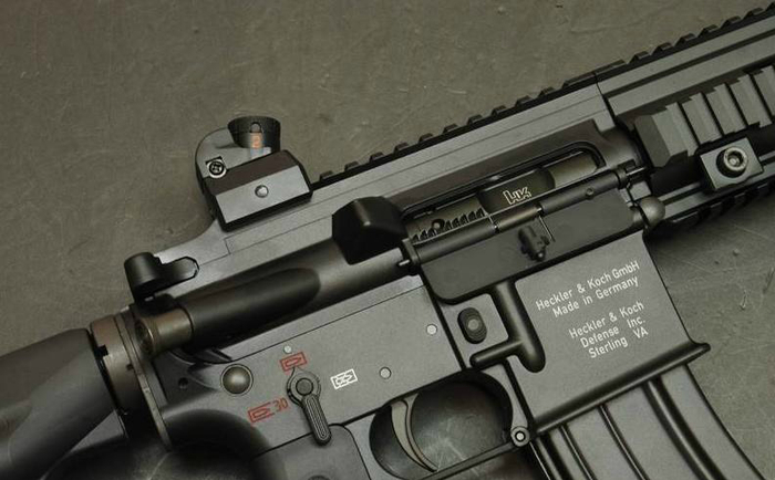 HK416的特点就在维持强大火力的同时，还能保持枪枝的稳定性|武器|枪枝|火力_新浪新闻
