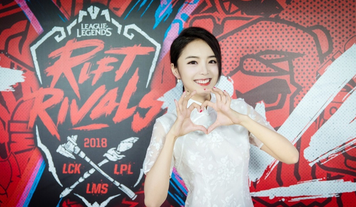 RNG助LPL战胜LCK，Rita旗袍装抢镜，网友：LPL出美女