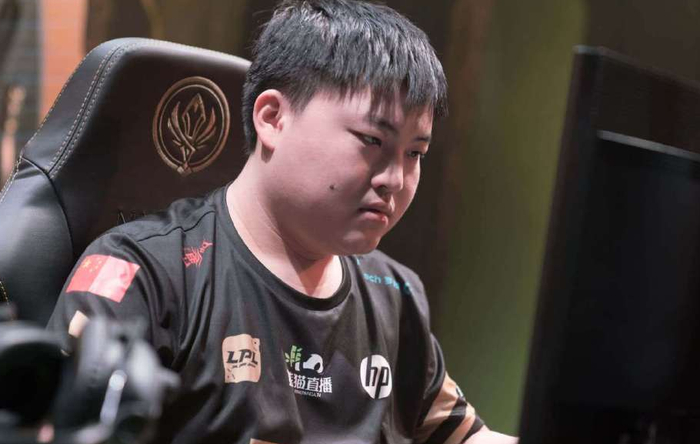 Uzi直播遭LOL代练狙击，网友：去LCK联盟打职业吧
