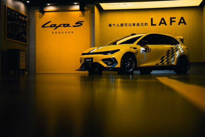 零跑Lafa5轿跑上市限时9.28万起，后驱无框车门配置拉满