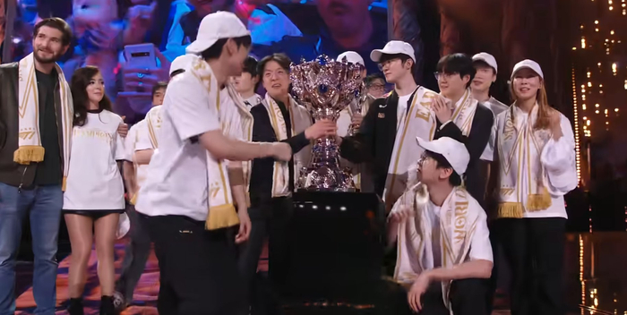 T1击败KT夺得S15冠军，Faker收获第六冠|T1|Faker|决赛_新浪新闻