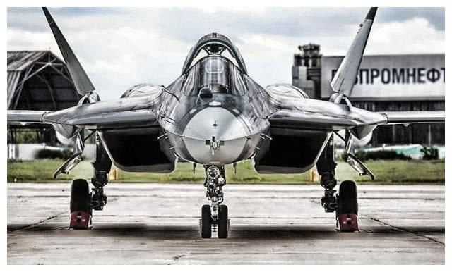 苏57和F22谁更强？雷达反射面积相差5000倍，苏57体型更大