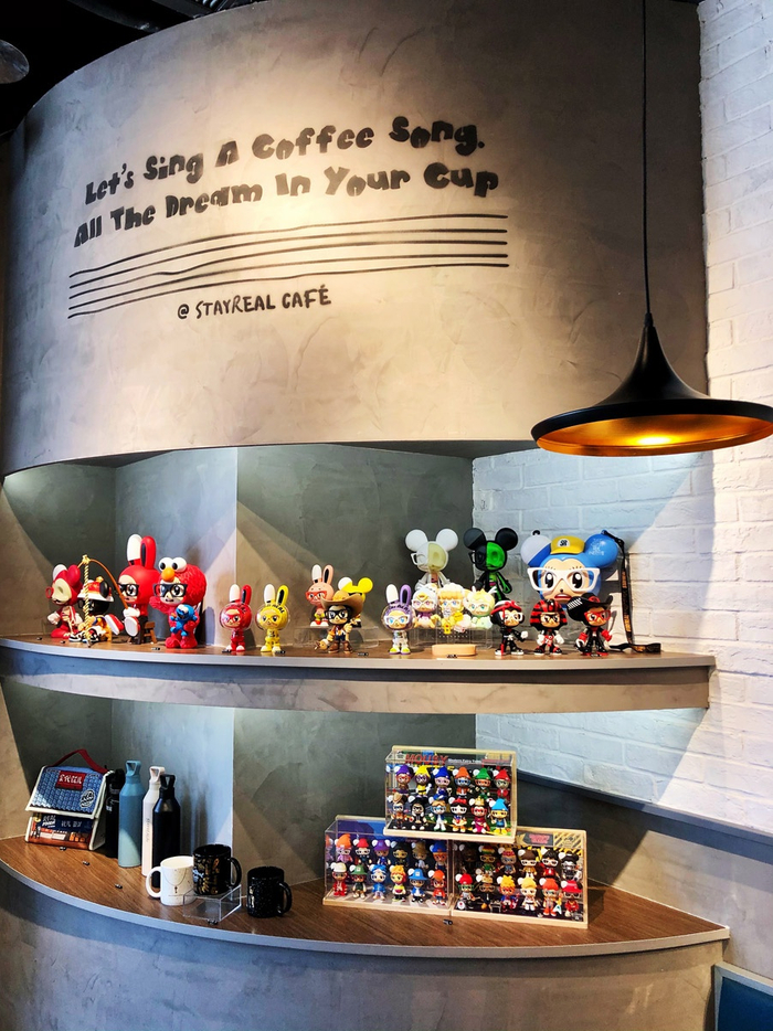 五月天阿信StayReal Café全新升级 融合潮玩音乐咖啡主题