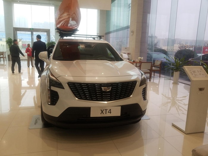 2021款凯迪拉克XT4到店实拍，配无线CarPlay，搭载2.0T发动机
