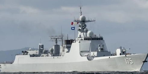 055大驱舰首主炮为H/PJ-45舰炮，052D也一样