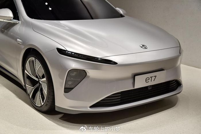 售价超40万😱23款蔚来ET7上市，最高续航 675 公里……