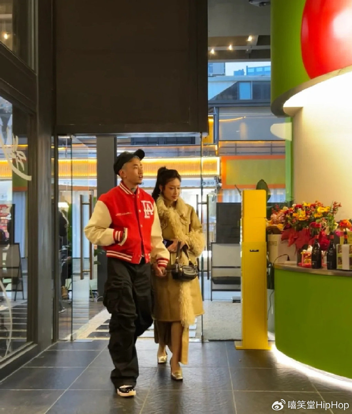 马思唯、MELO、艾福杰尼、KNOWKNOW！大量Rapper和女朋友露面！|女朋友|马思唯|艾福杰尼_新浪新闻