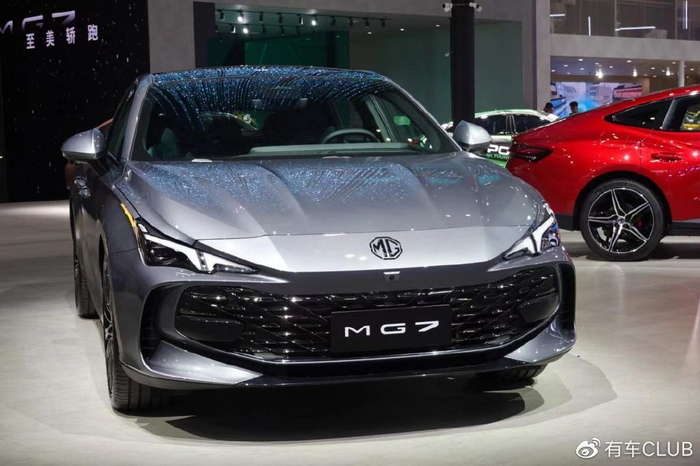 2023上海车展丨三段式电动后尾翼 上汽名爵全新MG7 1.5T车型实拍