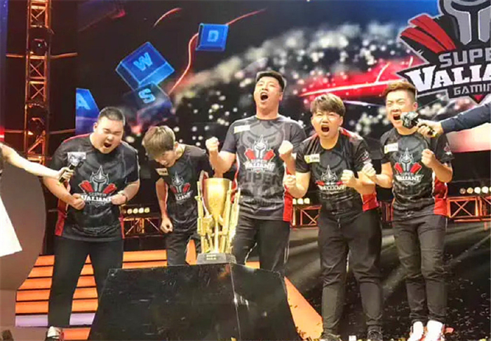 那些年青春没白追！CF世界冠军王马哲32岁生日，一举动获玩家肯定