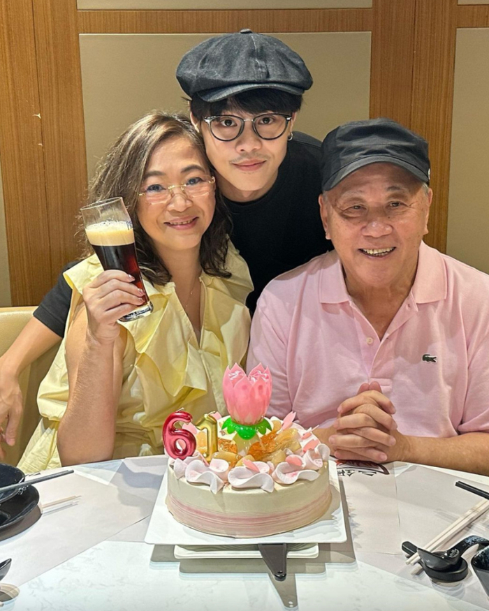 前TVB视帝夏雨为太太庆祝61岁生日 夫妻俩合影似两代人