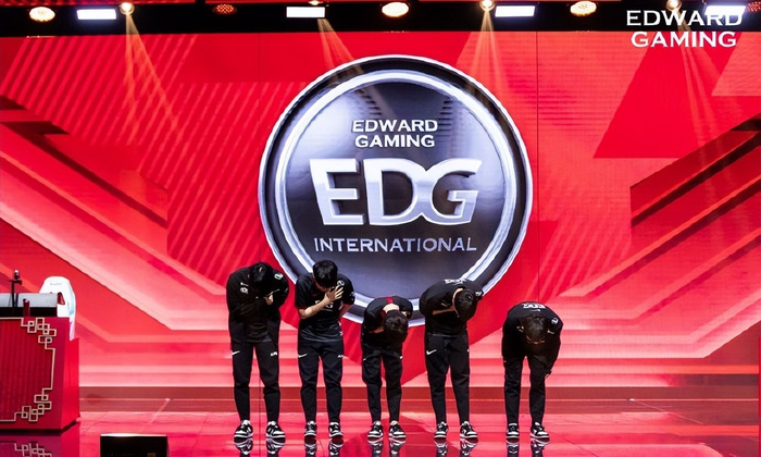 恭喜IG！训练赛击败EDG！wink杀疯了，怒砍15头！meiko狂送