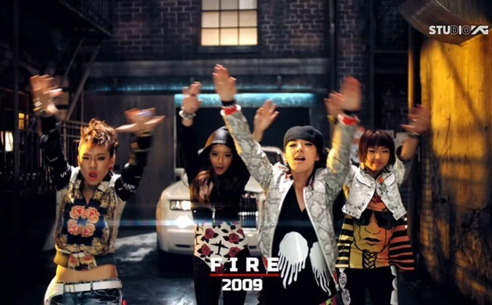 时隔8年，2NE1宣布回归，10月举办15周年纪念演唱会|纪念演唱会|杨贤硕|全球巡演_新浪新闻