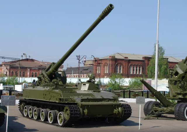 2S5自行榴弹炮，采用传统底盘，俄“老爷级”级装备！