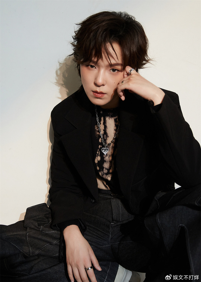 Sunnee杨芸晴官宣签约RYCE白米范 拓展全球事业