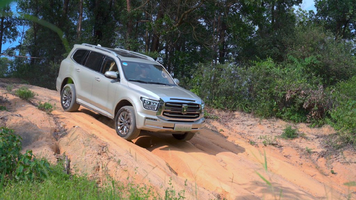 电动越野第一车，试驾体验坦克500Hi4-T的全场景“潮生活”