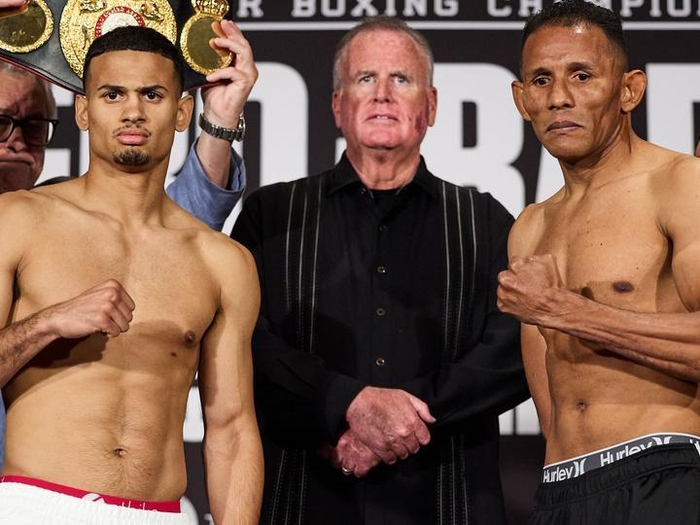 拳坛世纪大战周日上演！两大重炮手相遇，一方长相比实际老10岁