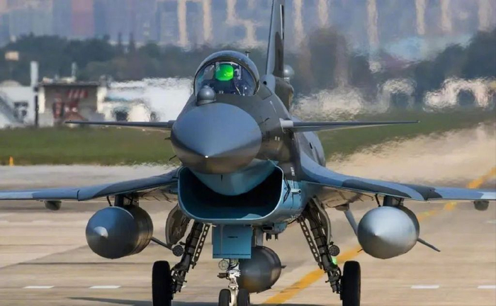 非洲一哥兴奋宣布：东方歼-10CE战斗机到货！动摇以色列空中霸权|巴基斯坦|埃及|战斗机_新浪新闻