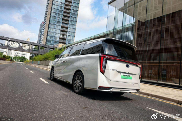 2.0T插电混动+7座，传祺E9瞄准腾势D9有戏吗？