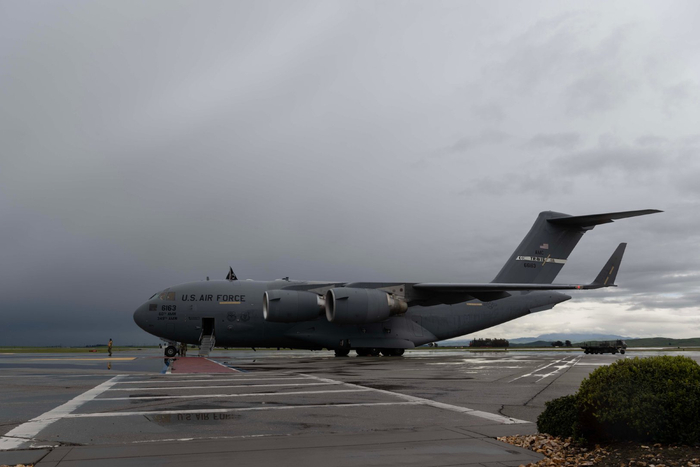 这架C-17运输机是“返乡行动”50周年纪念飞行的一部分
