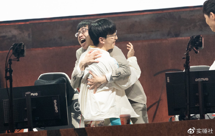 十年前诺言实现了！Tabe血虐T1晒S3皇族惨败SKT旧照