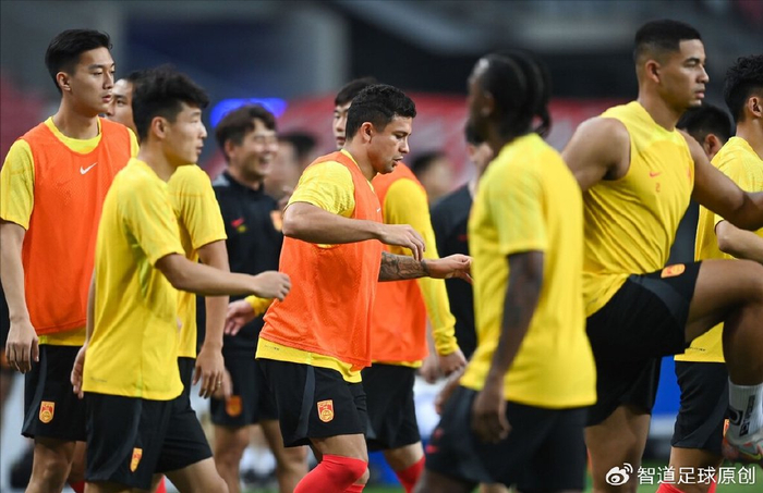 CCTV5直播！国足晋级18强赛关键战 新帅排442阵型 归化锋盾将首发|王上源|张琳芃|国足_新浪新闻
