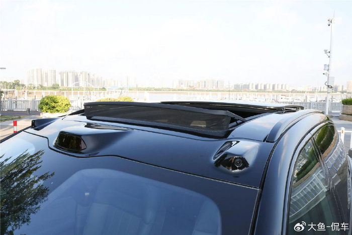 传统VS新势力：蔚来ES8对比宝马X5，家用豪华SUV选谁更香？