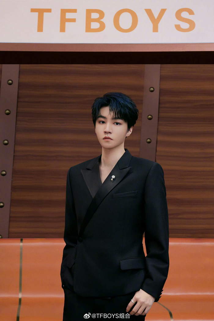 TFBOYS十周年新合照 TFBOYS十年之约演唱会主视觉公开……|TFBOYS|演唱会|王源_新浪新闻