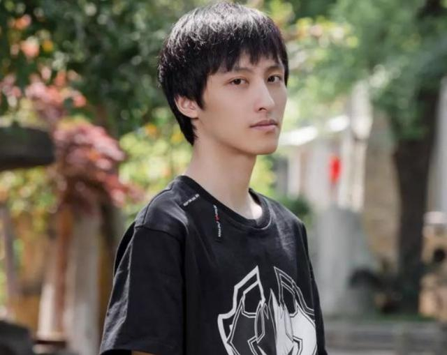 斗鱼DOTA2：Ame回归LGD担任一号位，Fy去向成谜