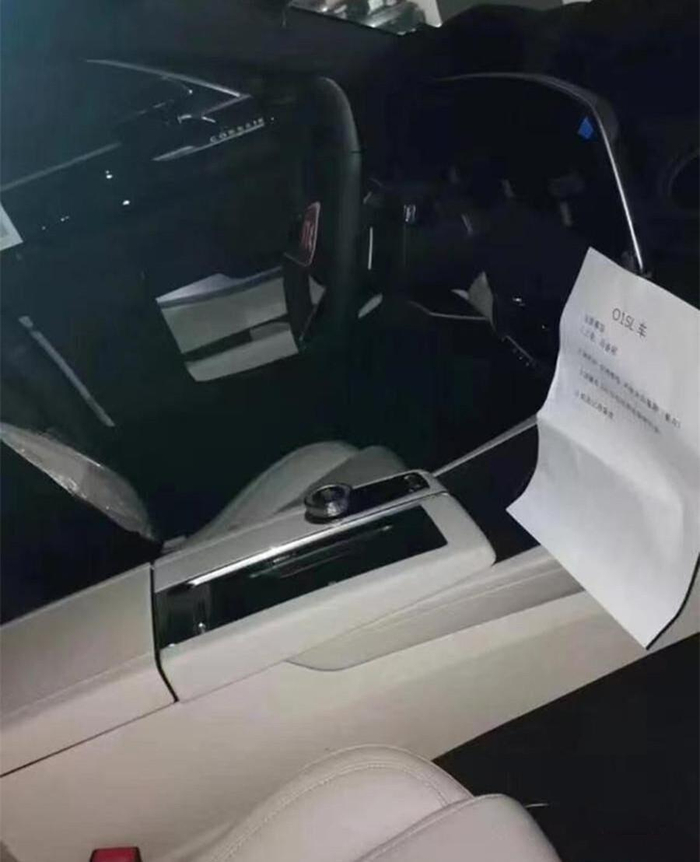 全新凯迪拉克CT6实车曝光，换装一体式双联屏，搭载2.0T发动机