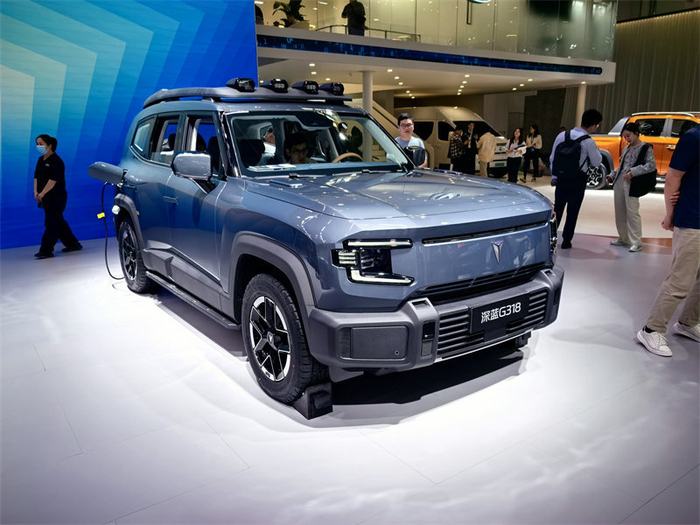 深蓝SL03、S7 2周年黑金骑士版以及G318亮相北京车展