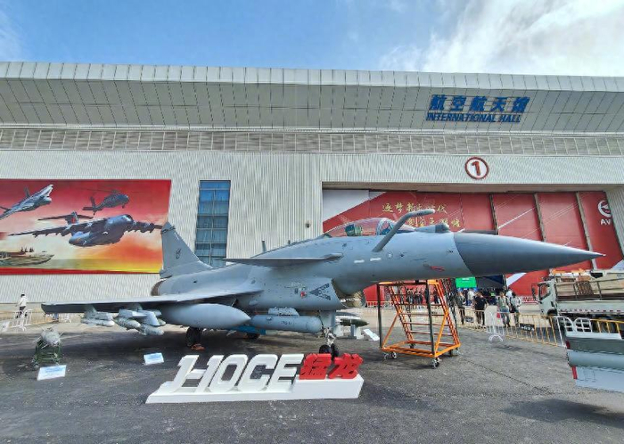 歼-10C开启野兽模式，亮出最强火力！几国空军司令，久久不愿离去