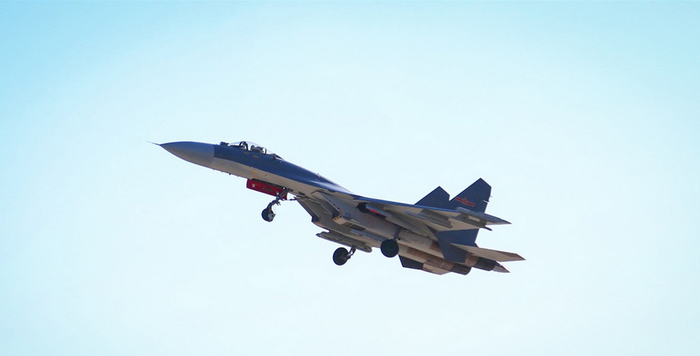 歼-11BG亮相长春航展：加装有源相控阵雷达，战力已经接近歼-16|战斗机|沈飞|相控阵_新浪新闻