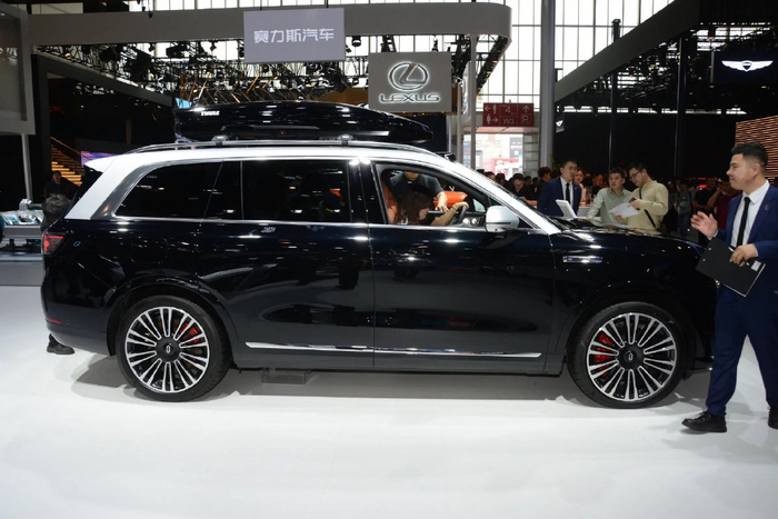 高端电动SUV之争：蔚来ES8对比问界M9，选谁更香？