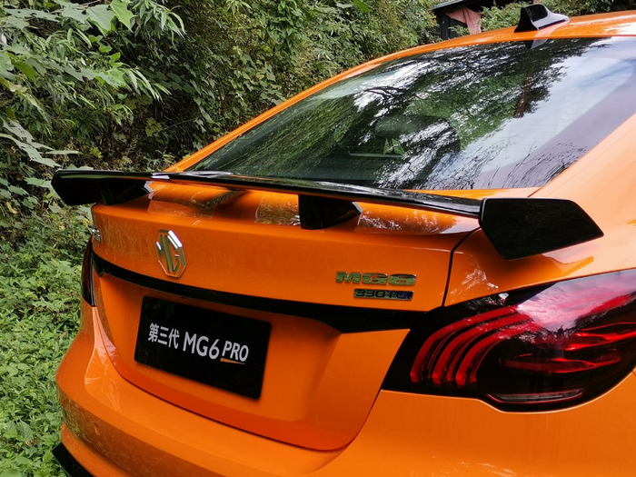 试驾名爵MG6 PRO：橙色西装暴徒，太酷了