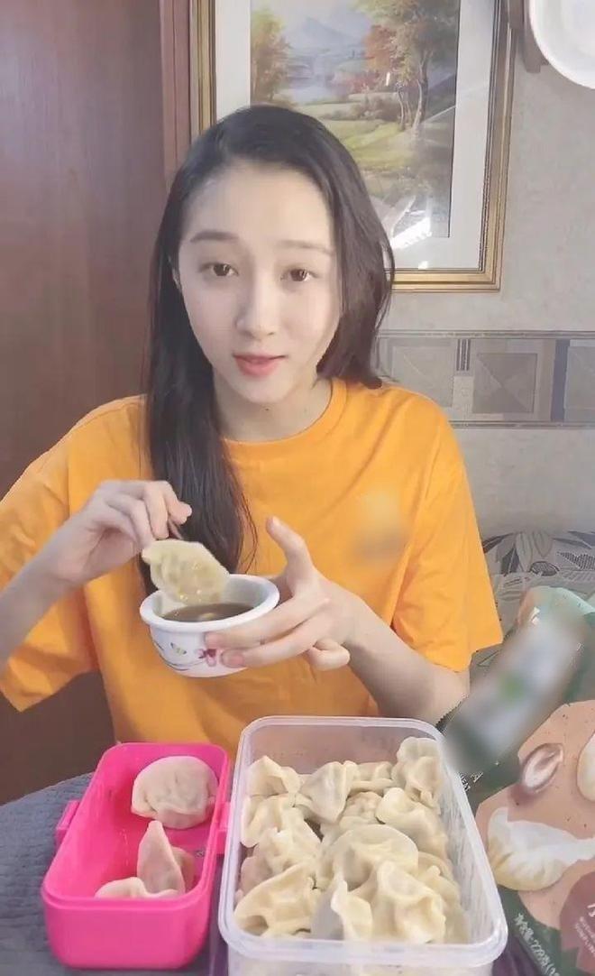鹿晗关晓彤官宣恋情七周年，多个打卡分手停更，一鹿彤行太稳了