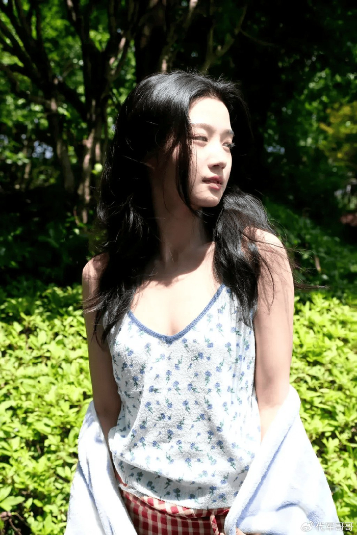 卢昱晓时装周生图曝光，为何却被网友吐槽？|时装周|卢昱晓|明星|娱乐圈|卢昱_新浪新闻