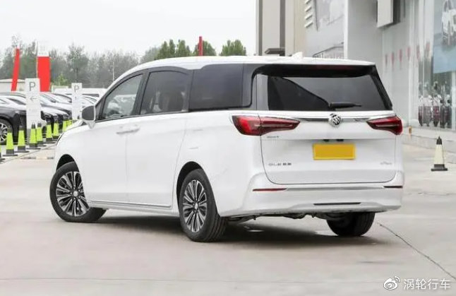 MPV选油车还是电车？别克GL8正面PK岚图梦想家，谁更值得买？