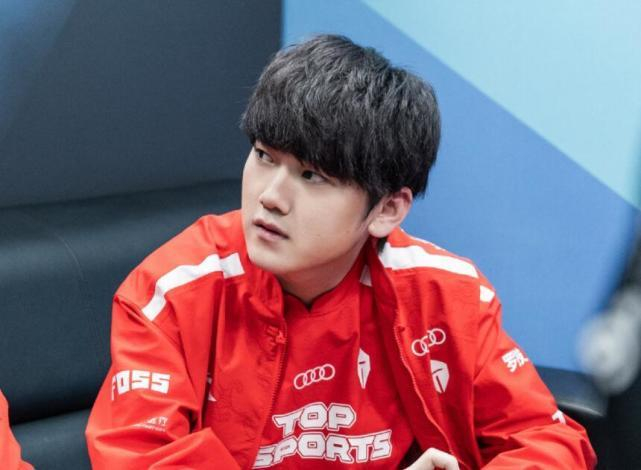 JKL点评EDG新人AD，直言操作很平庸，还好版本救了他