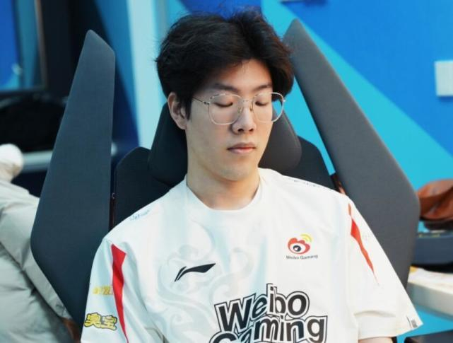 Theshy两场比赛阵亡25次，生涯数据尴尬，阵亡次数超过击杀数