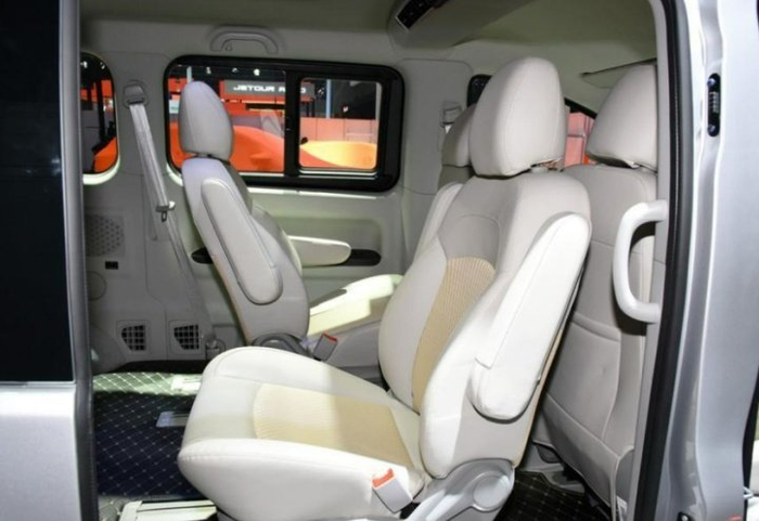 10万出头买MPV！全新大通G10对比瑞风M4谁更好？