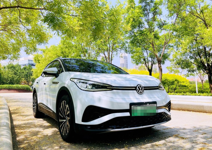 id4电池经过338项安全测试，超大天窗视野也比P7开阔