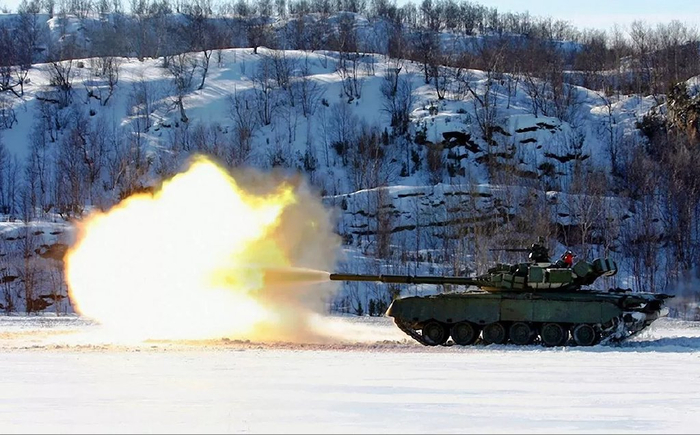 服役50年宝刀不老，俄T80主战坦克，实战打出8比0