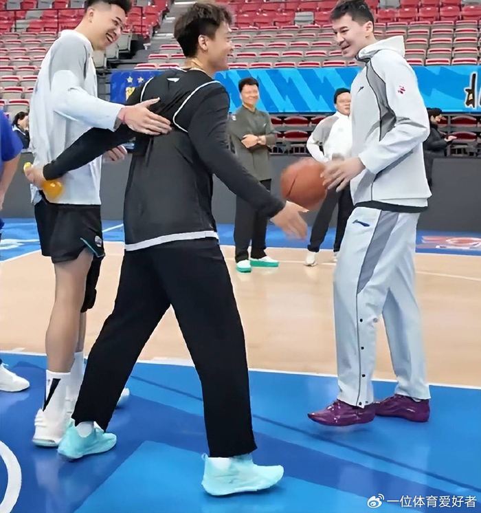 CBA两场焦点战今夜打响！12月15日19点30分！CCTV5直播表|广东|徐杰|男篮|同曦男篮|哈桑-怀特塞德_新浪体育_新浪新闻