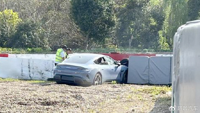 3圈赛道热衰减撞墙，飞度都能行，小米SU7为啥没做到？|赛道|衰减|刹车盘_新浪新闻