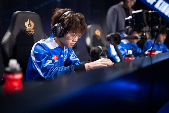 王者世界冠军杯WB4:3战胜ES！AOV英雄全是三体人？观众直呼看不懂