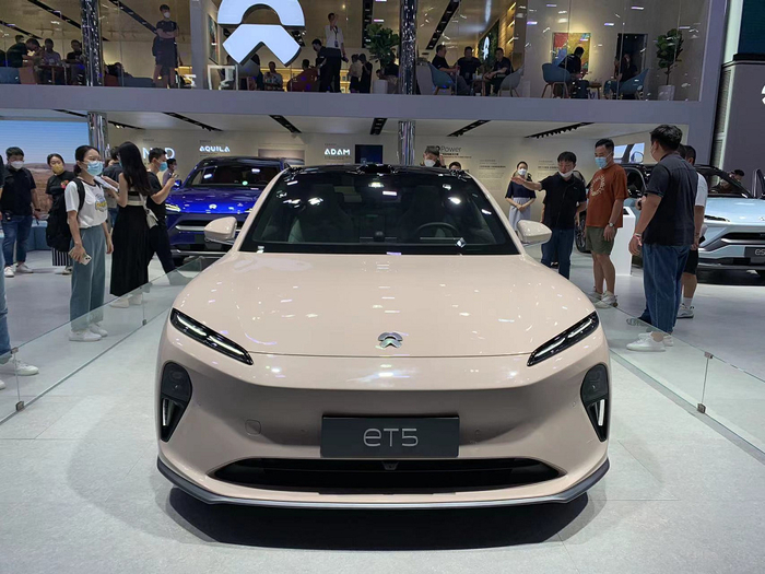 蔚来ET5领衔，4款不容错过的高端纯电轿车，宝马i3拖后腿