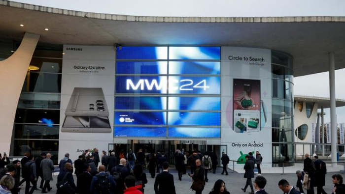 中国硬科技霸场MWC！小米SU7出征，华为搞大事，AI炸了芯片窝|机器狗|小米|华为_新浪新闻