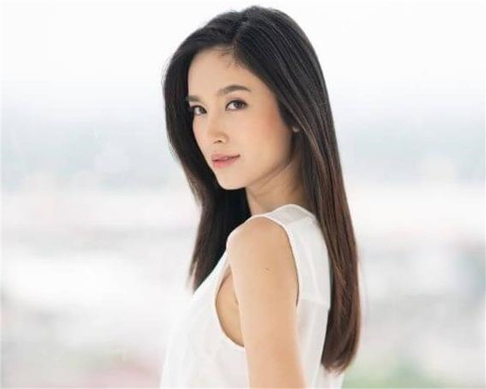 泰国第一变性美人Poyd订婚，准新郎出身名门世家，两人相识20多年|普吉岛_新浪新闻