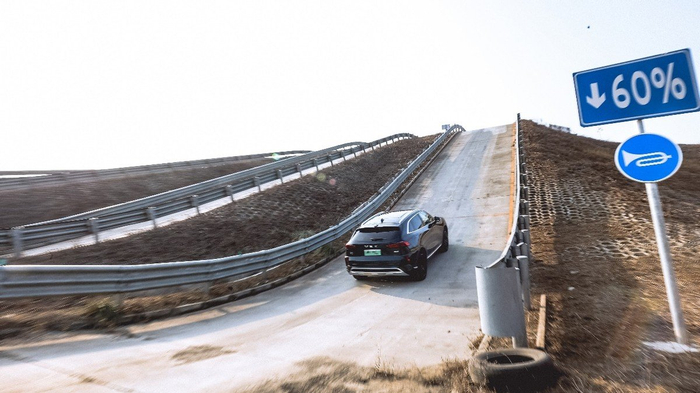 纯电续航204公里 摩卡DHT-PHEV才是插混究极形态？